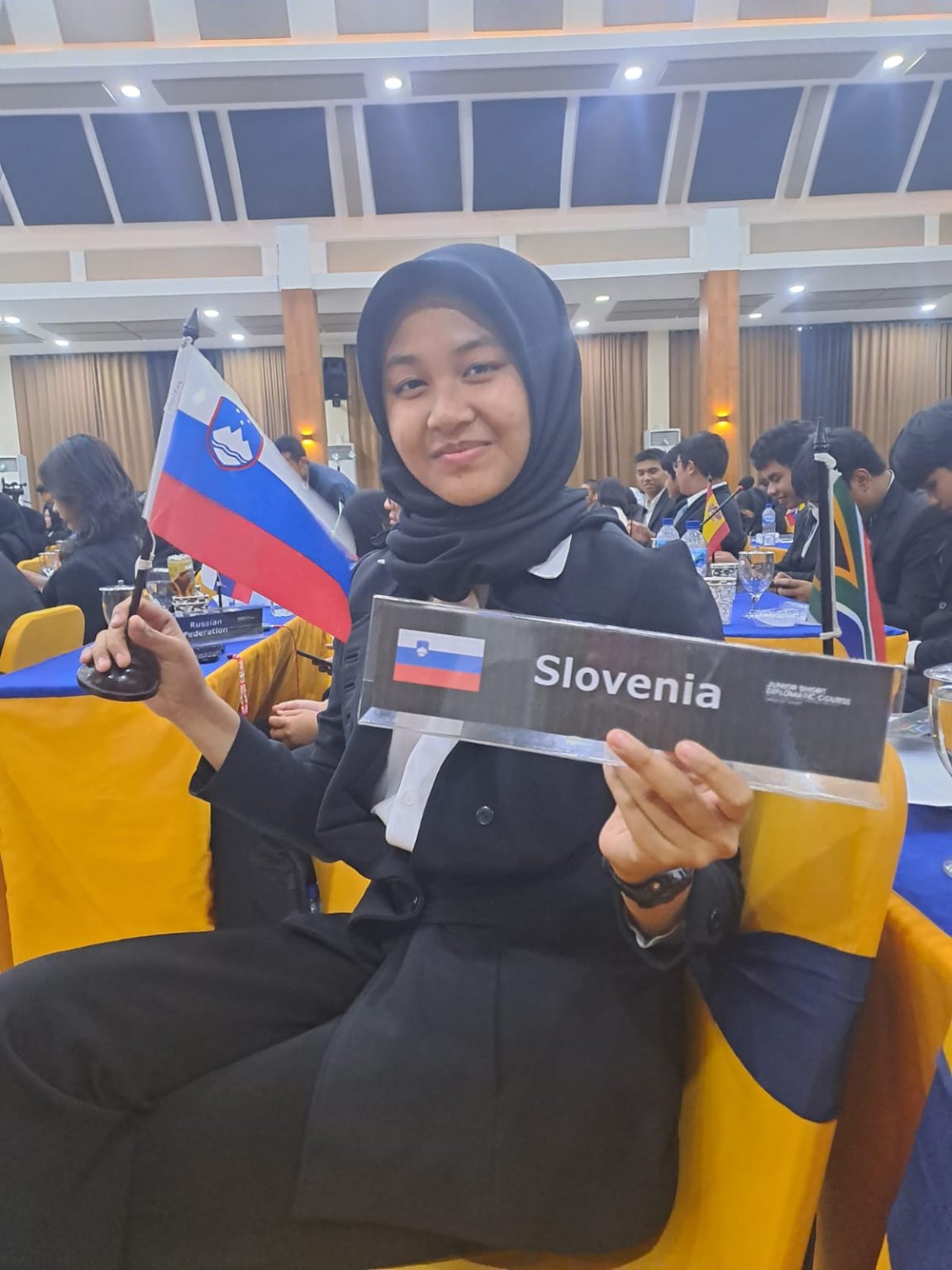 Alya Mukhbita Bagikan Tips Menjadi Pelajar Berprestasi - Majalah Sunday